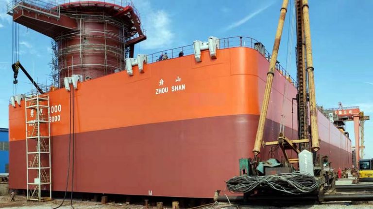 Piling ship with 25000 tons lightweight built on concrete launching ...